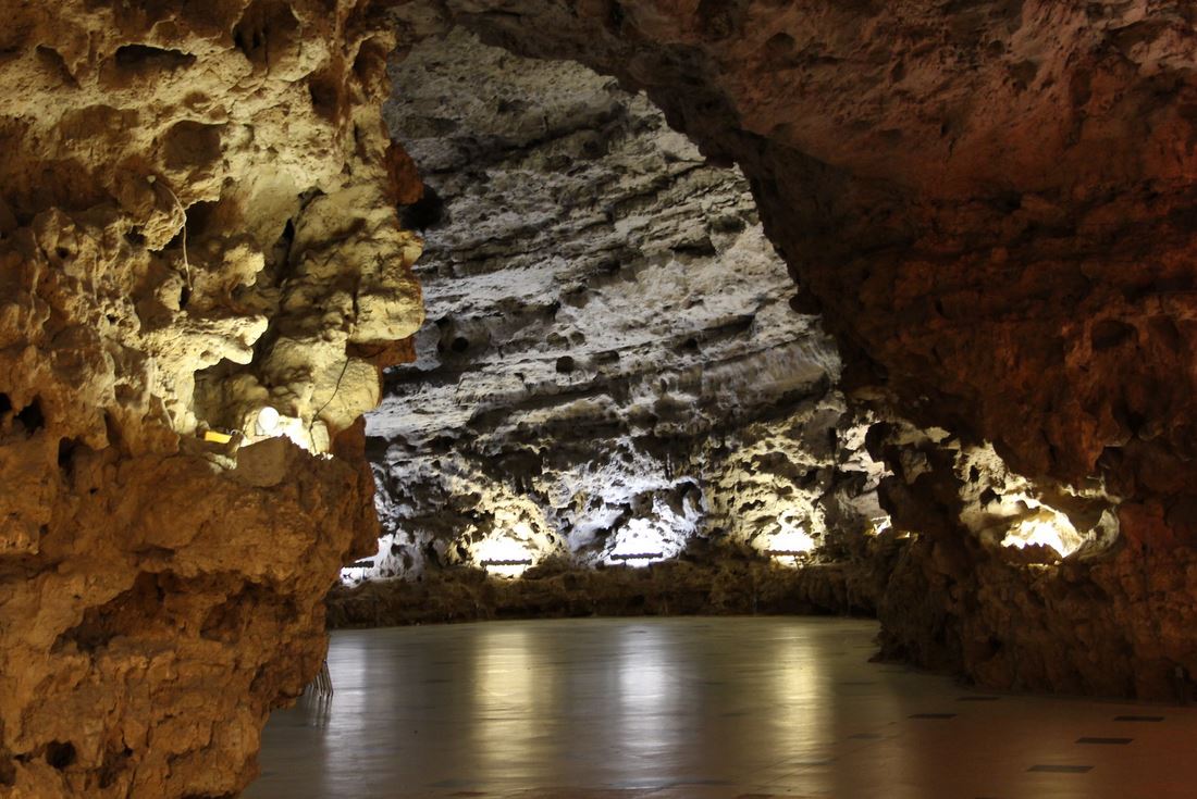 Meramec Caverns, Stanton, Missouri – Fanning 66 Outpost